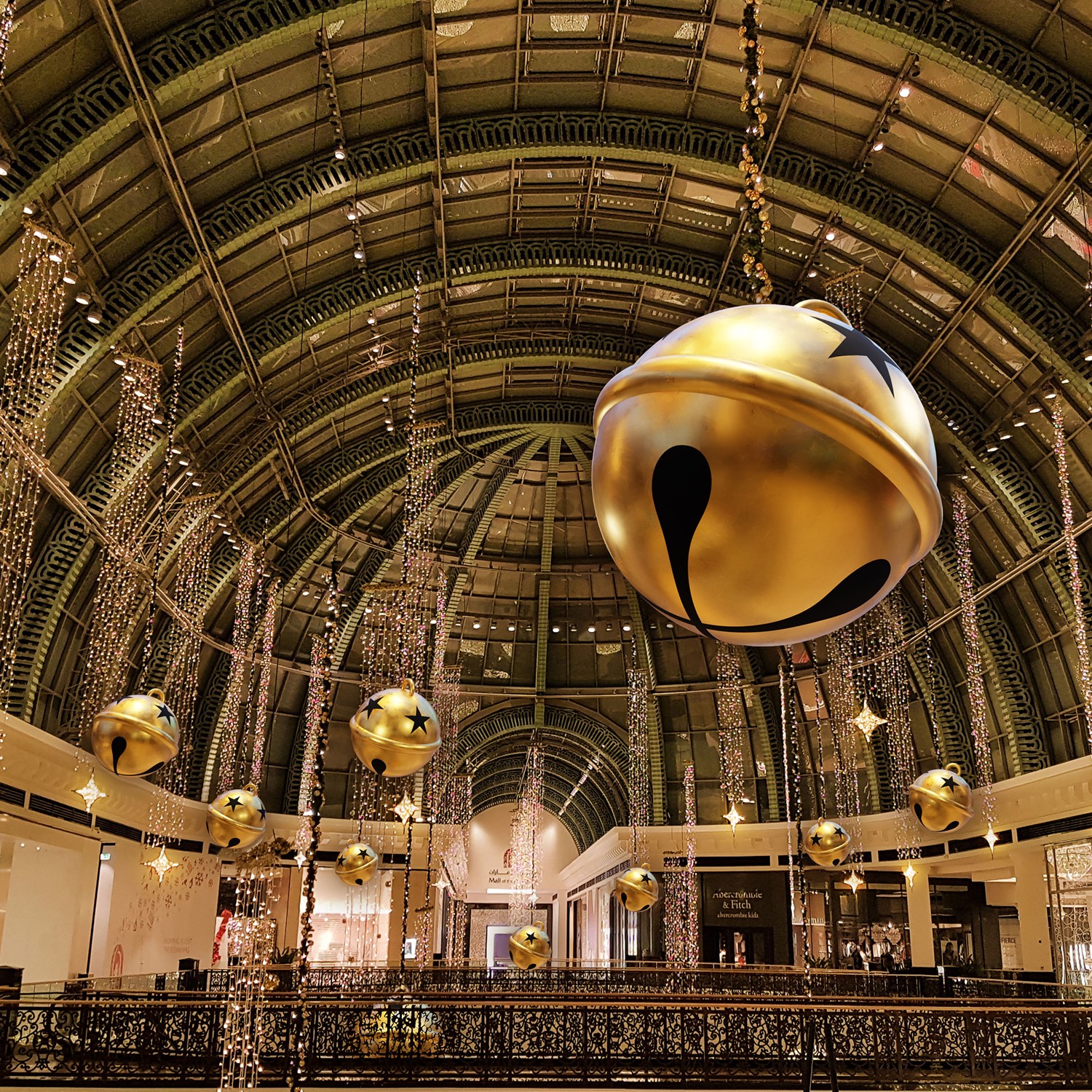 Grelot de Noël "Cagliari" - doré - 165 x 150 x 150 cm - 230V | Cagliari ...