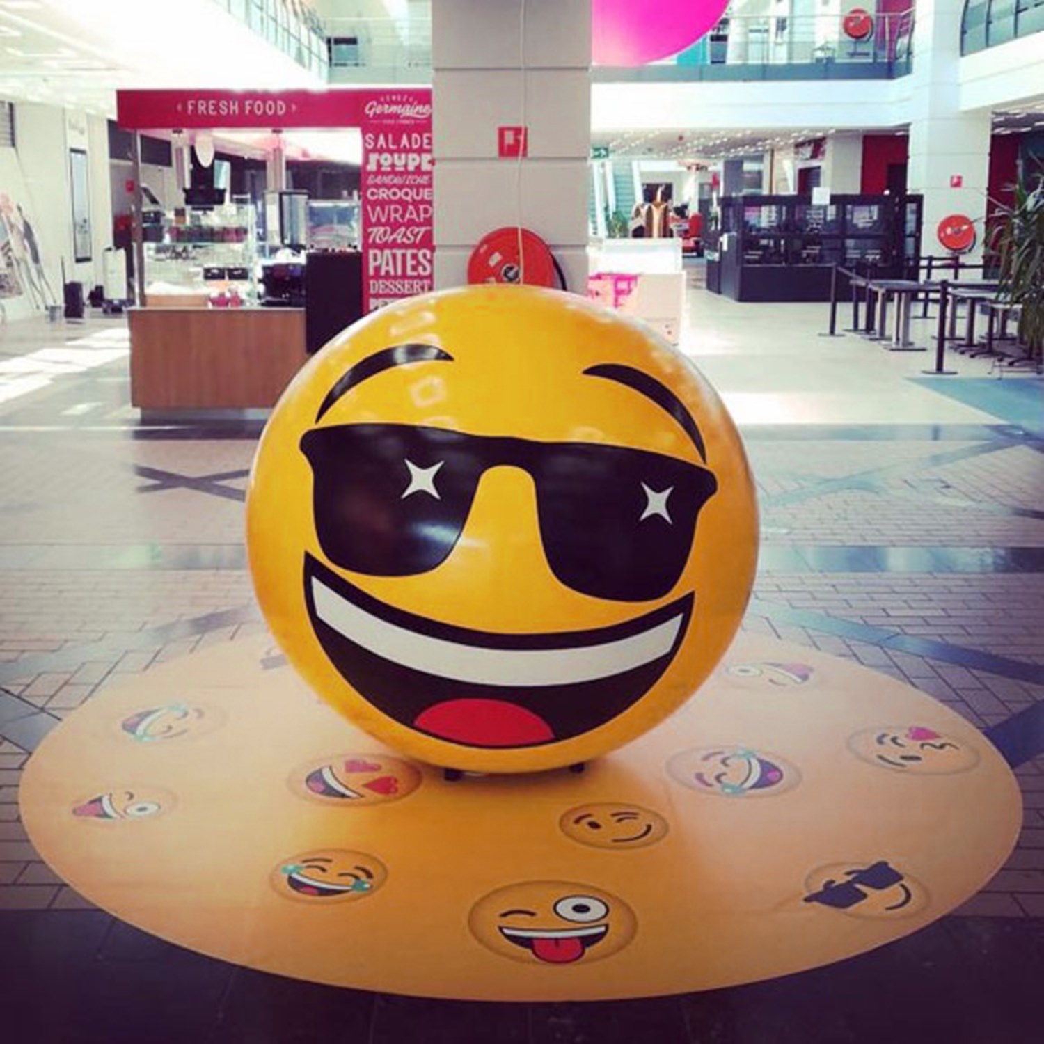 Smiley "Marseille" - 160 x 150 x 150 cm - 230V | Marseille : Globall ...